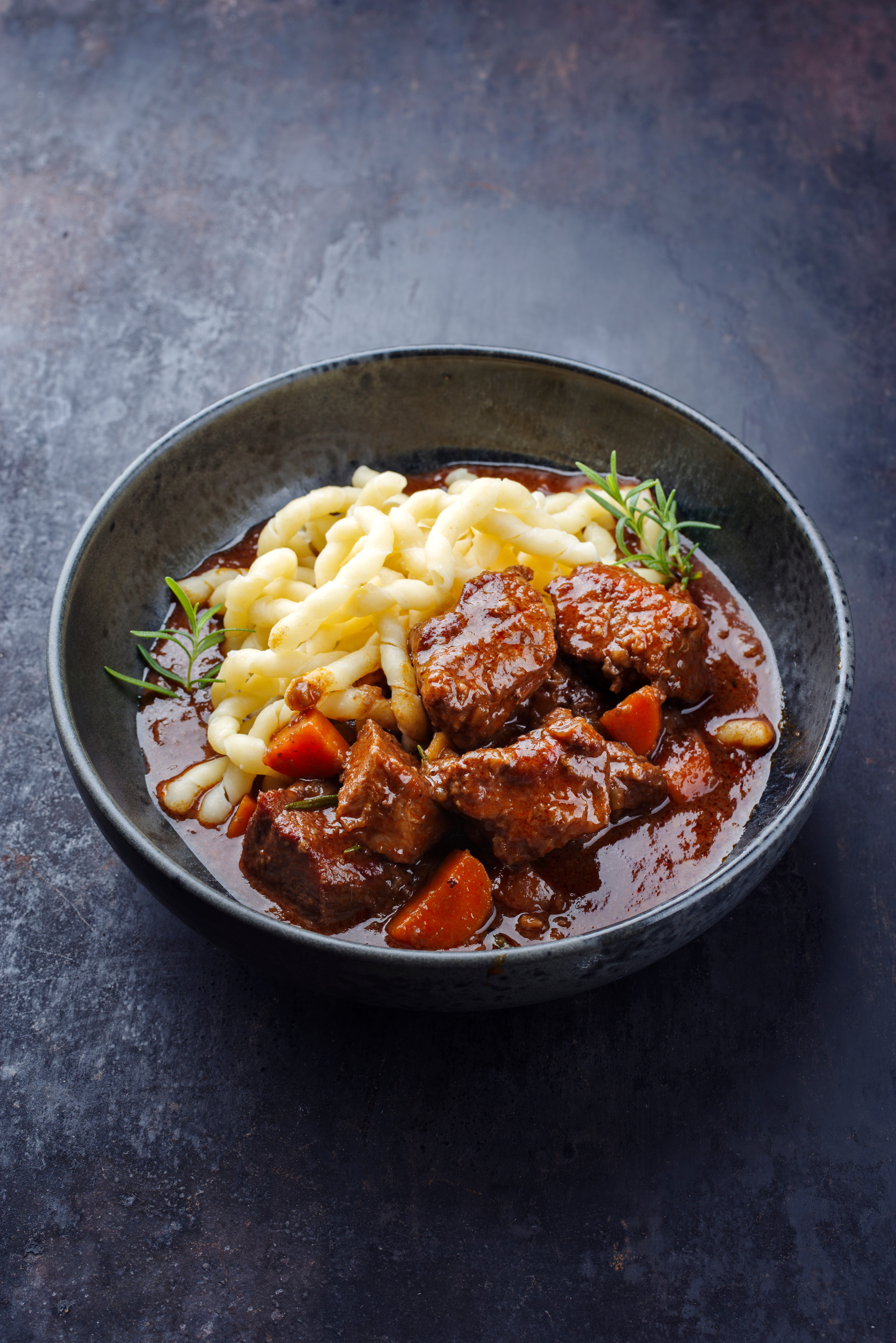Wildgulasch mit Spätzle - B304