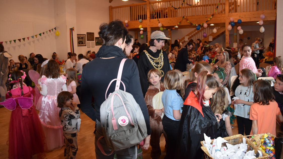 Halli-Galli beim Kinderfasching – B304